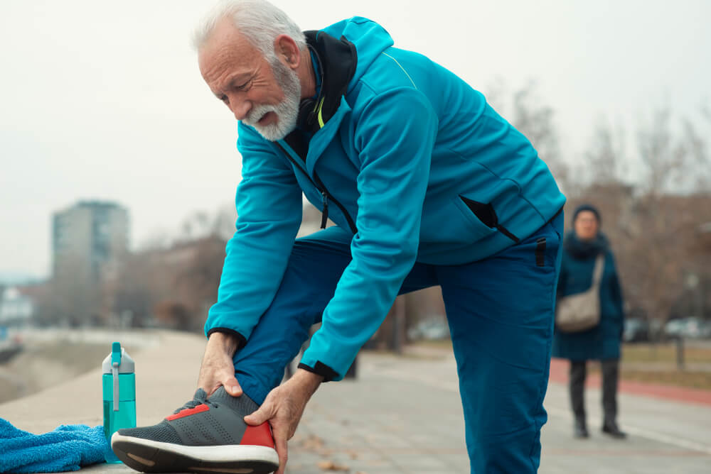 Ankle Popping and Foot Pain | Ankle Pain | Peak Performance